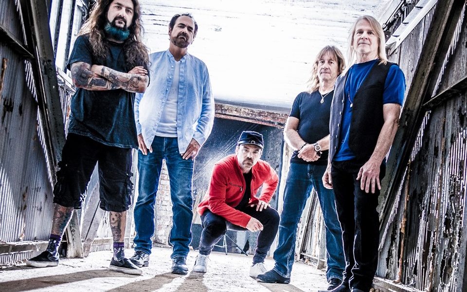 Hør Supergruppa Flying Colors (medlemmer fra Deep Purple, ex-Dream ...