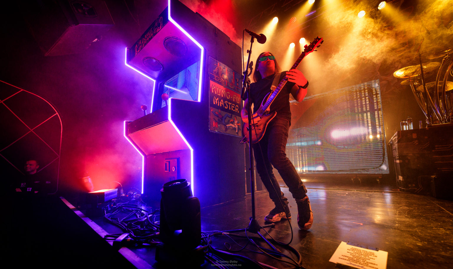 Amaranthe, DragonForce & Infected Rain headbanget Sentrum Scene – Se ...