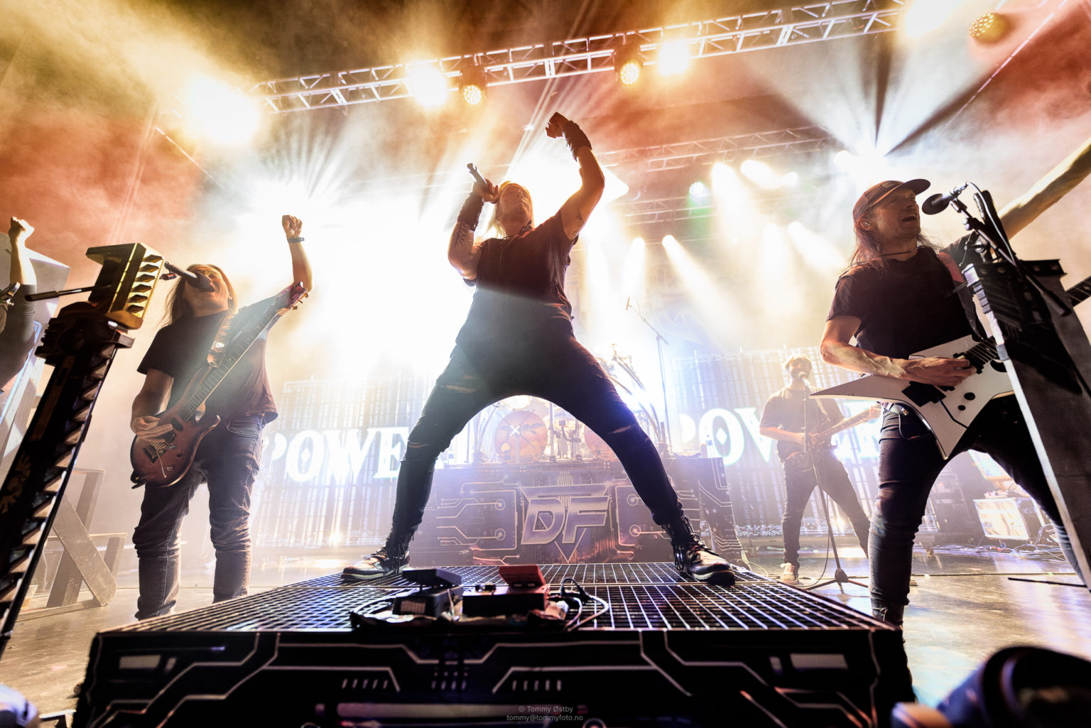 Amaranthe, DragonForce & Infected Rain headbanget Sentrum Scene – Se fete bilder og spillelister ...